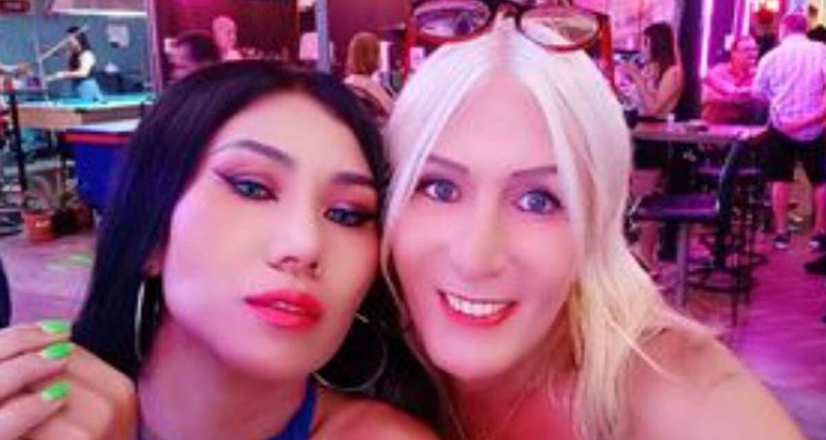 Trans woman who came out at 48 renews wedding vows - Turbo Celebrity